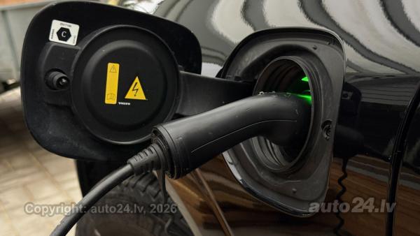 Melns Volvo XC60 2023 Hāpsalu, ar dzinēja tilpumu 2.00 L un nobraukumu 115 tūkst. km par 39800 €, foto 5 vietnē AUTOMOTO.COM.LV