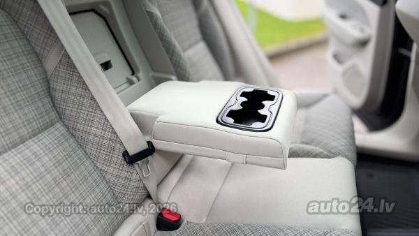 Melns Volvo XC60 2023 Hāpsalu, ar dzinēja tilpumu 2.00 L un nobraukumu 115 tūkst. km par 39800 €, foto 10 vietnē AUTOMOTO.COM.LV