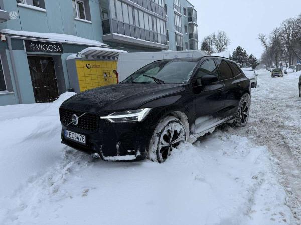 Black Volvo XC60 2024 in Raseiniai, with an engine capacity of 1.97 L and mileage of 41 thousand km for 43500 €, photo 1 on AUTOMOTO.COM.LV