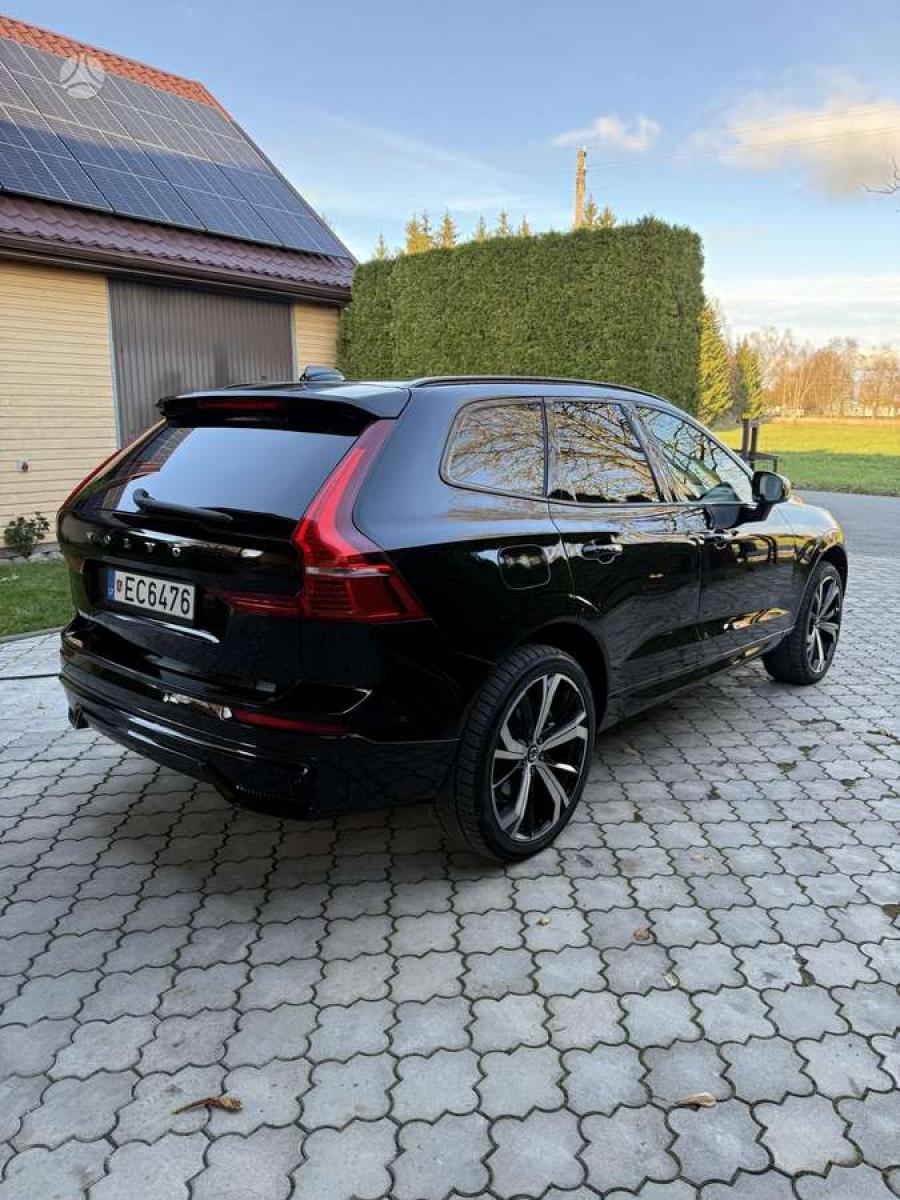 Black Volvo XC60 2024 in Raseiniai, with an engine capacity of 1.97 L and mileage of 41 thousand km for 43500 €, photo 5 on AUTOMOTO.COM.LV