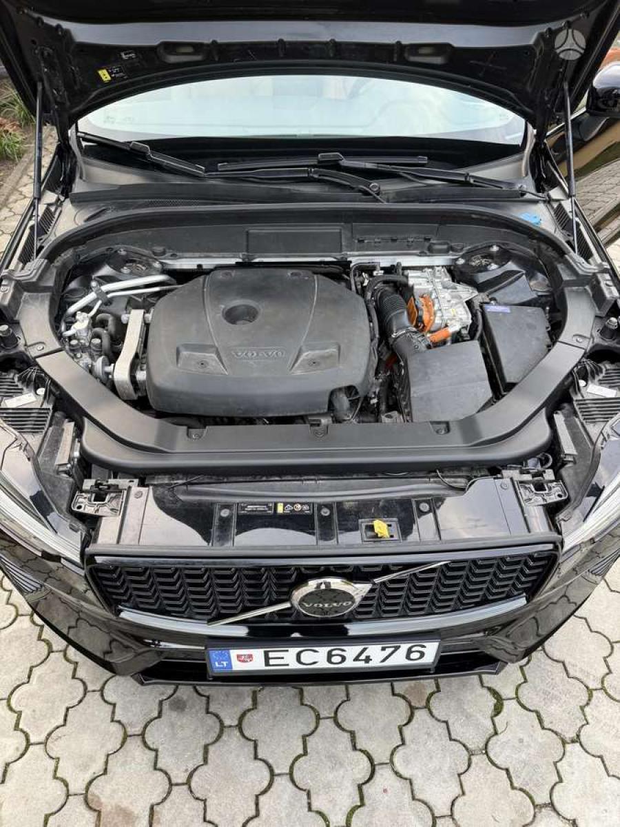 Black Volvo XC60 2024 in Raseiniai, with an engine capacity of 1.97 L and mileage of 41 thousand km for 43500 €, photo 7 on AUTOMOTO.COM.LV