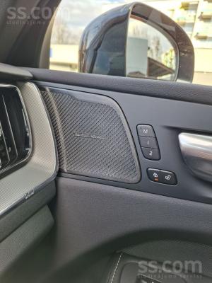 Black Volvo XC60 2024 in Riga, with an engine capacity of 2.00 L and mileage of 48 thousand km for 48000 €, photo 11 on AUTOMOTO.COM.LV