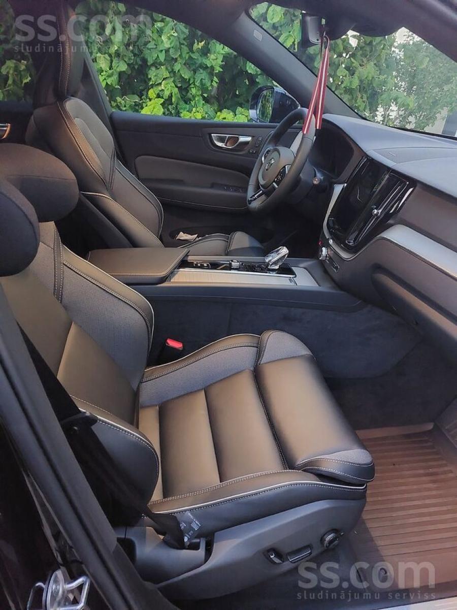Black Volvo XC60 2024 in Riga, with an engine capacity of 2.00 L and mileage of 48 thousand km for 48000 €, photo 12 on AUTOMOTO.COM.LV