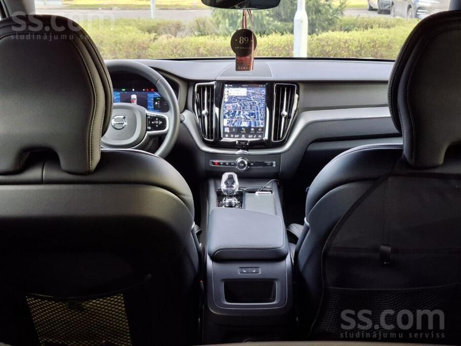 Black Volvo XC60 2024 in Riga, with an engine capacity of 2.00 L and mileage of 48 thousand km for 48000 €, photo 14 on AUTOMOTO.COM.LV