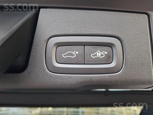 Black Volvo XC60 2024 in Riga, with an engine capacity of 2.00 L and mileage of 48 thousand km for 48000 €, photo 16 on AUTOMOTO.COM.LV