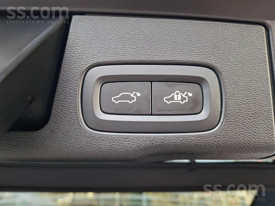 Black Volvo XC60 2024 in Riga, with an engine capacity of 2.00 L and mileage of 48 thousand km for 48000 €, photo 16 on AUTOMOTO.COM.LV