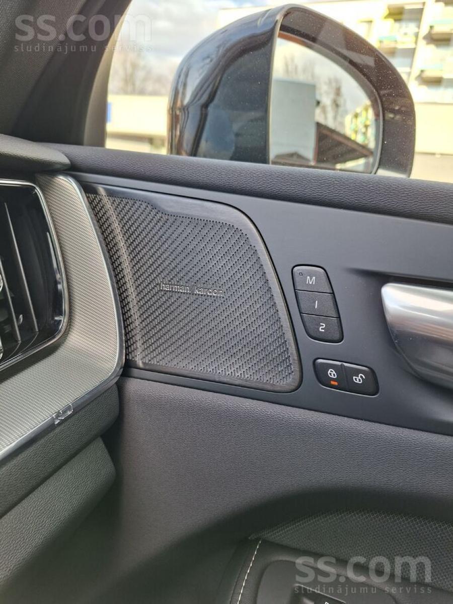 Black Volvo XC60 2024 in Riga, with an engine capacity of 2.00 L and mileage of 48 thousand km for 48000 €, photo 19 on AUTOMOTO.COM.LV