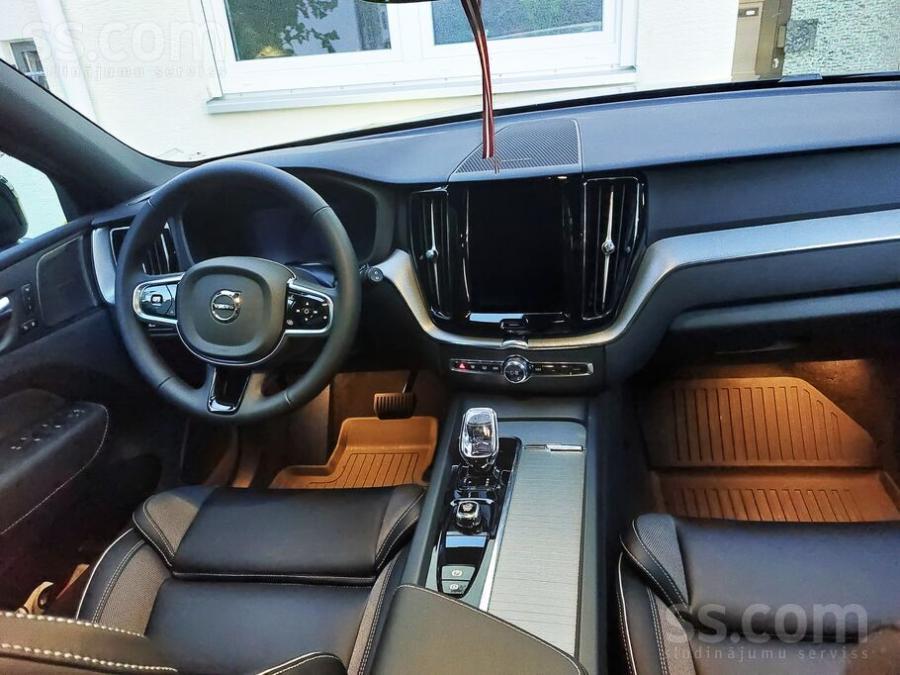 Black Volvo XC60 2024 in Riga, with an engine capacity of 2.00 L and mileage of 48 thousand km for 48000 €, photo 20 on AUTOMOTO.COM.LV