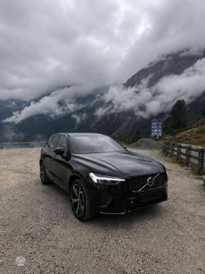 Melns Volvo XC60 2024 Raseiniai, ar dzinēja tilpumu 1.97 L un nobraukumu 47 tūkst. km par 41000 €, foto 3 vietnē AUTOMOTO.COM.LV