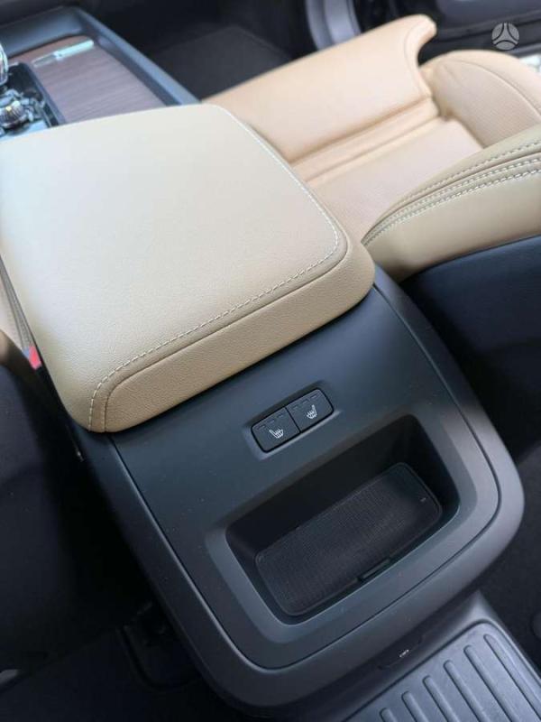 Black Volvo XC60 2024 in Raseiniai, with an engine capacity of 1.97 L and mileage of 47 thousand km for 41000 €, photo 9 on AUTOMOTO.COM.LV