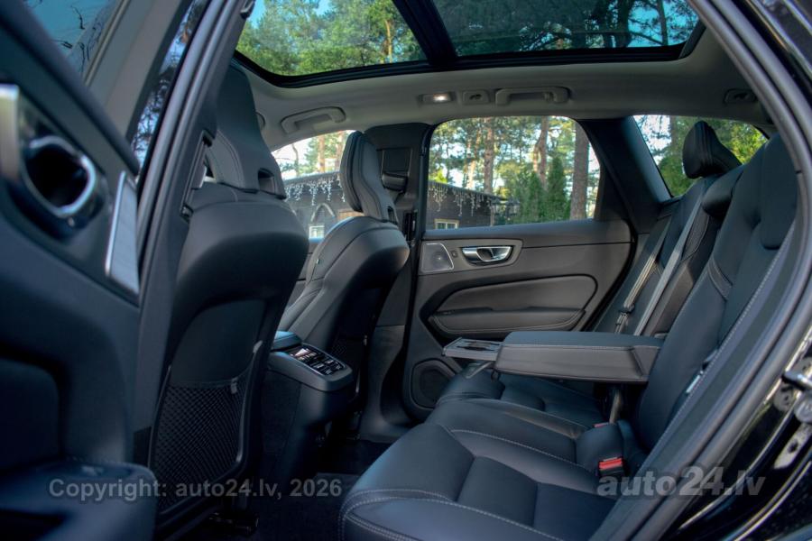 Melns Volvo XC60 2024 Tallina, ar dzinēja tilpumu 2.00 L un nobraukumu 28 tūkst. km par 56880 €, foto 5 vietnē AUTOMOTO.COM.LV