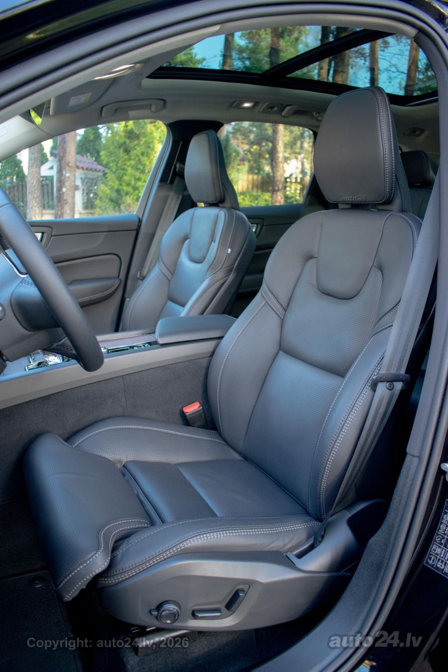 Melns Volvo XC60 2024 Tallina, ar dzinēja tilpumu 2.00 L un nobraukumu 28 tūkst. km par 56880 €, foto 11 vietnē AUTOMOTO.COM.LV
