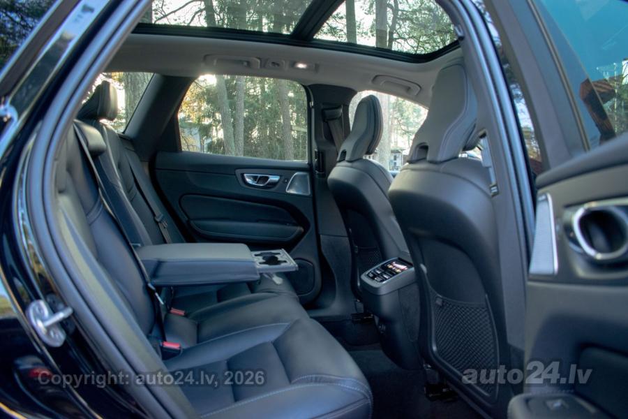 Melns Volvo XC60 2024 Tallina, ar dzinēja tilpumu 2.00 L un nobraukumu 28 tūkst. km par 56880 €, foto 13 vietnē AUTOMOTO.COM.LV