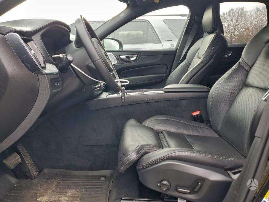 Black Volvo XC60 2024 in Klaipeda, with an engine capacity of 1.97 L and mileage of 29 thousand km for 10000 €, photo 8 on AUTOMOTO.COM.LV