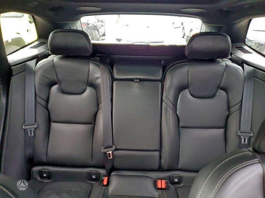 Black Volvo XC60 2024 in Klaipeda, with an engine capacity of 1.97 L and mileage of 29 thousand km for 10000 €, photo 11 on AUTOMOTO.COM.LV