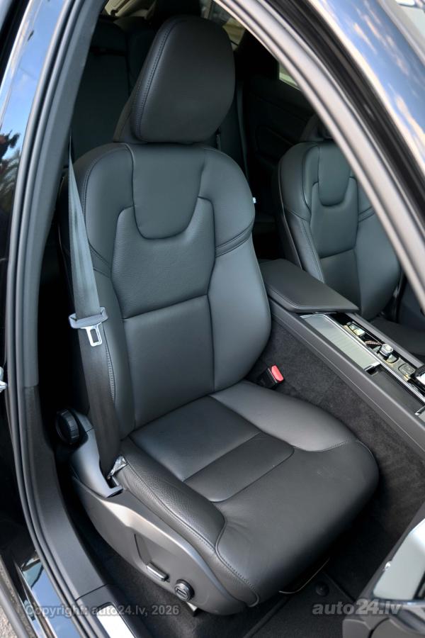 Black Volvo XC60 2024 in Tallinn, with an engine capacity of 2.00 L and mileage of 30 thousand km for 48880 €, photo 10 on AUTOMOTO.COM.LV
