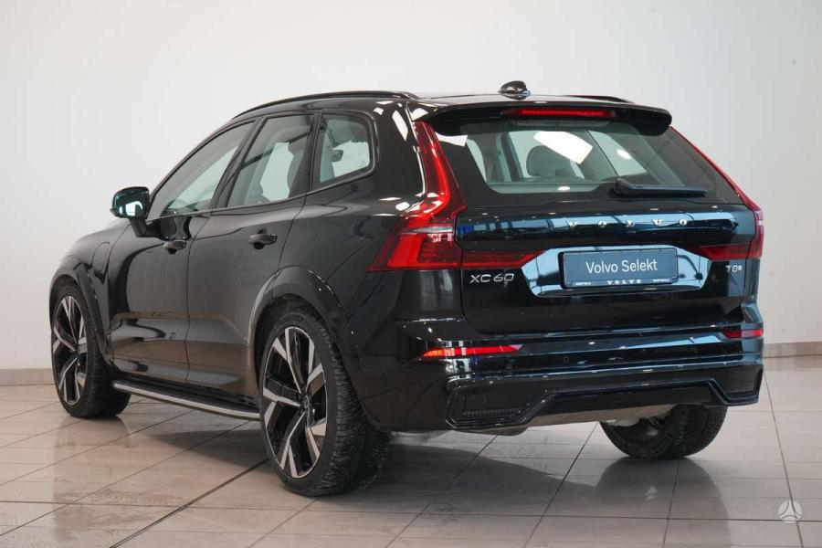 Black Volvo XC60 2025 in Vilnius, with an engine capacity of 1.97 L and mileage of 10 thousand km for 68900 €, photo 3 on AUTOMOTO.COM.LV
