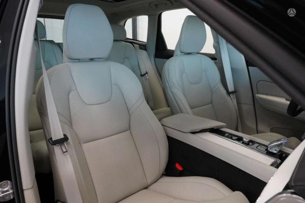Melns Volvo XC60 2025 Viļņa, ar dzinēja tilpumu 1.97 L un nobraukumu 10 tūkst. km par 68900 €, foto 11 vietnē AUTOMOTO.COM.LV