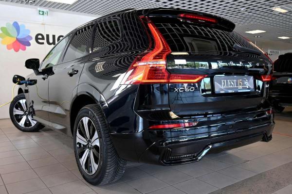 Melns Volvo XC60 2025 Tallina, ar dzinēja tilpumu 0.00 L un nobraukumu 24 tūkst. km par 52890 €, foto 4 vietnē AUTOMOTO.COM.LV