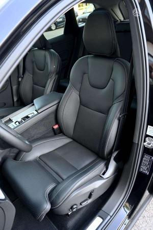 Melns Volvo XC60 2025 Tallina, ar dzinēja tilpumu 0.00 L un nobraukumu 24 tūkst. km par 52890 €, foto 10 vietnē AUTOMOTO.COM.LV