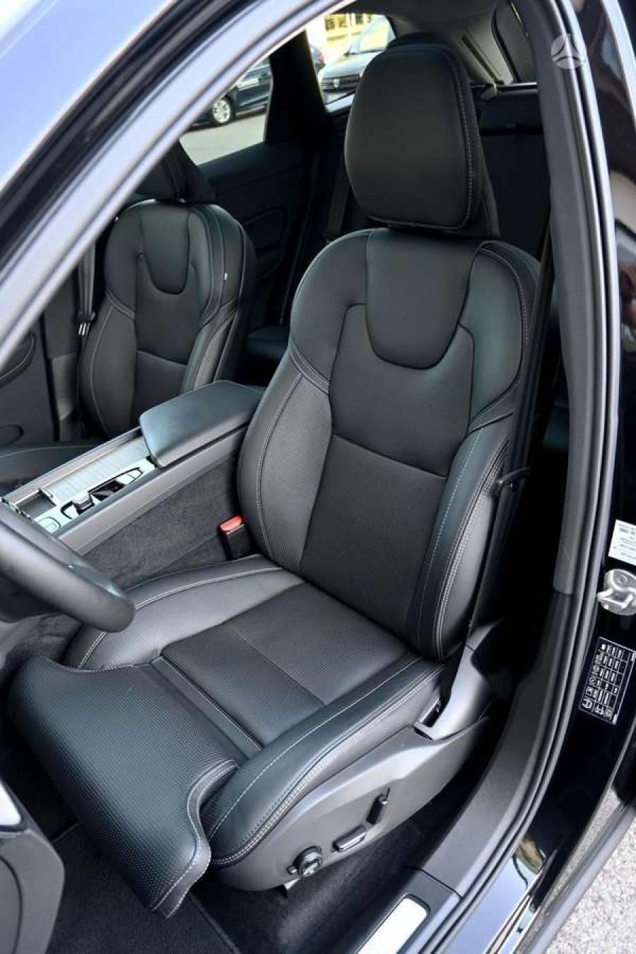 Melns Volvo XC60 2025 Tallina, ar dzinēja tilpumu 0.00 L un nobraukumu 24 tūkst. km par 52890 €, foto 10 vietnē AUTOMOTO.COM.LV