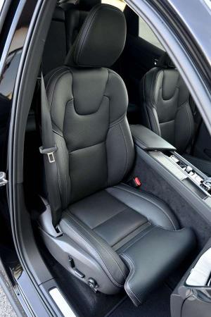Melns Volvo XC60 2025 Tallina, ar dzinēja tilpumu 0.00 L un nobraukumu 24 tūkst. km par 52890 €, foto 11 vietnē AUTOMOTO.COM.LV