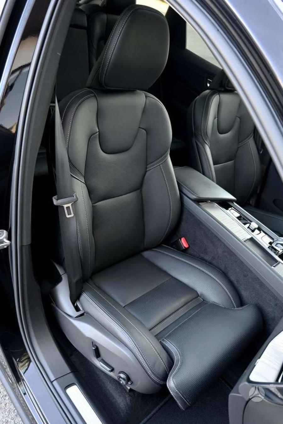 Melns Volvo XC60 2025 Tallina, ar dzinēja tilpumu 0.00 L un nobraukumu 24 tūkst. km par 52890 €, foto 11 vietnē AUTOMOTO.COM.LV