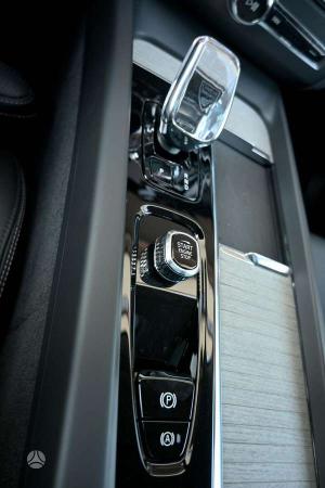 Melns Volvo XC60 2025 Tallina, ar dzinēja tilpumu 0.00 L un nobraukumu 24 tūkst. km par 52890 €, foto 19 vietnē AUTOMOTO.COM.LV