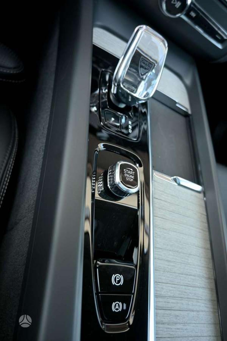 Melns Volvo XC60 2025 Tallina, ar dzinēja tilpumu 0.00 L un nobraukumu 24 tūkst. km par 52890 €, foto 19 vietnē AUTOMOTO.COM.LV