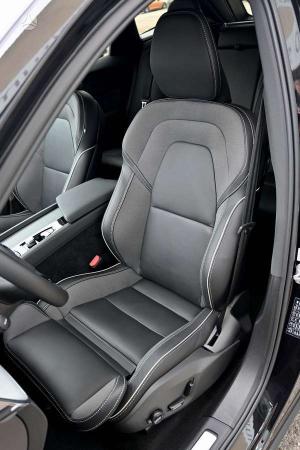 Black Volvo XC60 2025 in Tallinn, with an engine capacity of 0.00 L and mileage of 13 thousand km for 58900 €, photo 10 on AUTOMOTO.COM.LV