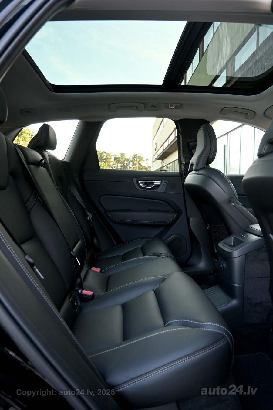 Melns Volvo XC60 2025 Tallina, ar dzinēja tilpumu 2.00 L un nobraukumu 24 tūkst. km par 52890 €, foto 12 vietnē AUTOMOTO.COM.LV