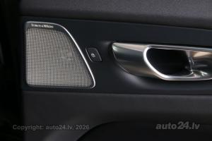 Black Volvo XC60 2025 in Tallinn, with an engine capacity of 2.00 L and mileage of 23 thousand km for 62990 €, photo 17 on AUTOMOTO.COM.LV