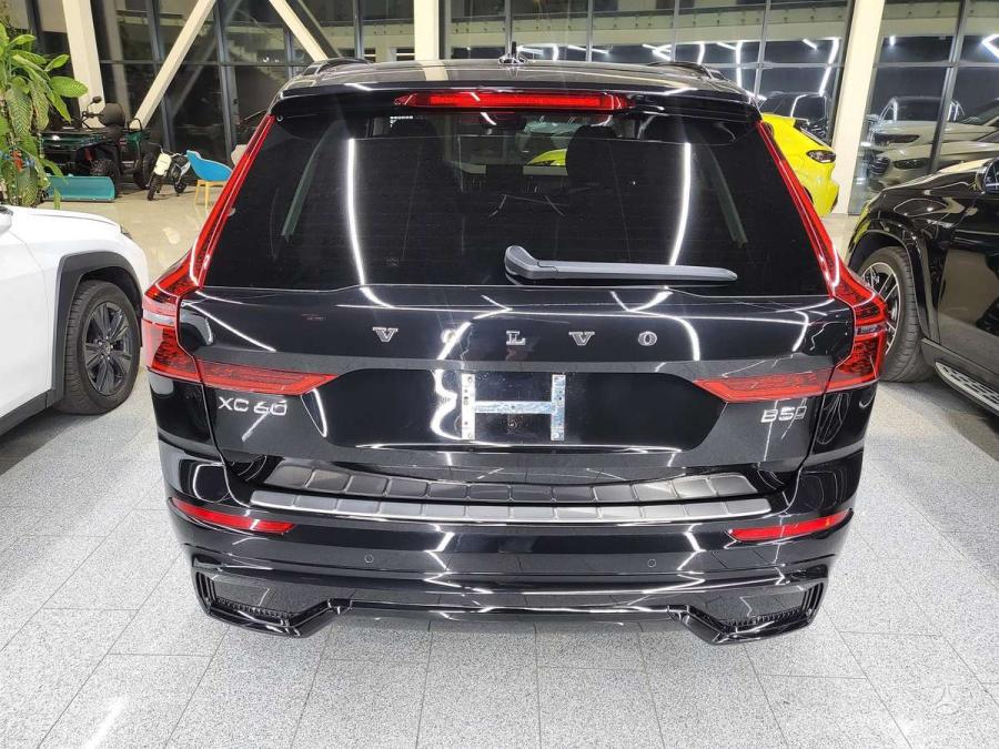 Black Volvo XC60 2026 in Siauliai, with an engine capacity of 1.97 L and mileage of 0 thousand km for 48450 €, photo 6 on AUTOMOTO.COM.LV
