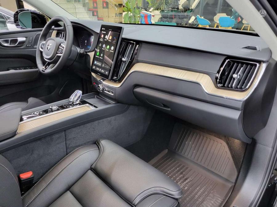 Black Volvo XC60 2026 in Siauliai, with an engine capacity of 1.97 L and mileage of 0 thousand km for 48450 €, photo 17 on AUTOMOTO.COM.LV