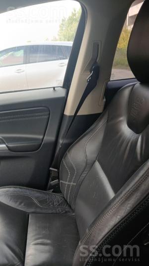 Melns Volvo XC60 2009 Daugavpils, ar dzinēja tilpumu 2.40 L un nobraukumu 272 tūkst. km par 5500 €, foto 4 vietnē AUTOMOTO.COM.LV