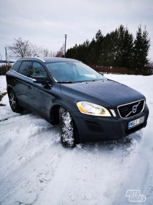 Melns Volvo XC60 2010 Viļņa, ar dzinēja tilpumu 2.00 L un nobraukumu 340 tūkst. km par 6200 €, foto  vietnē AUTOMOTO.COM.LV