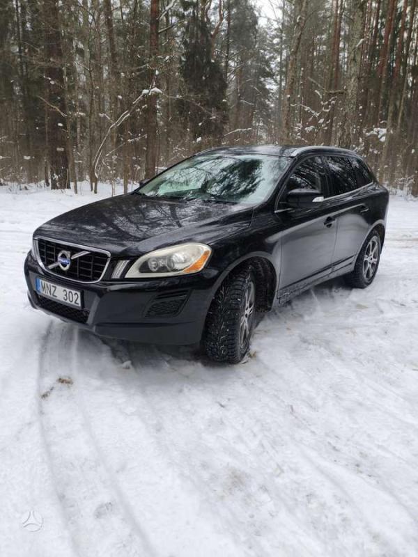 Black Volvo XC60 2010 in Elektrenai, with an engine capacity of 2.00 L and mileage of 290 thousand km for 7500 €, photo 1 on AUTOMOTO.COM.LV