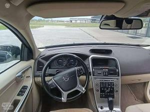 Melns Volvo XC60 2010 Panevēža, ar dzinēja tilpumu 2.40 L un nobraukumu 360 tūkst. km par 5400 €, foto 4 vietnē AUTOMOTO.COM.LV