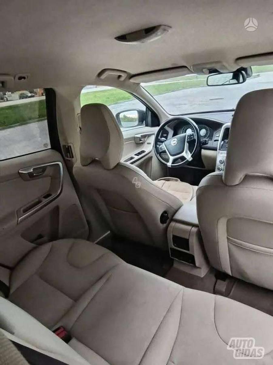 Melns Volvo XC60 2010 Panevēža, ar dzinēja tilpumu 2.40 L un nobraukumu 360 tūkst. km par 5400 €, foto 5 vietnē AUTOMOTO.COM.LV
