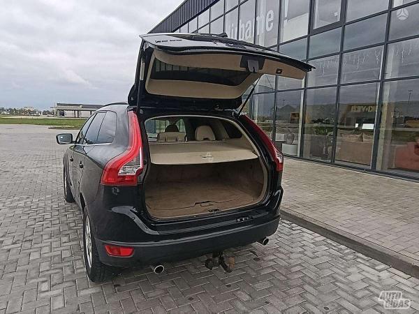 Melns Volvo XC60 2010 Panevēža, ar dzinēja tilpumu 2.40 L un nobraukumu 360 tūkst. km par 5400 €, foto 5 vietnē AUTOMOTO.COM.LV