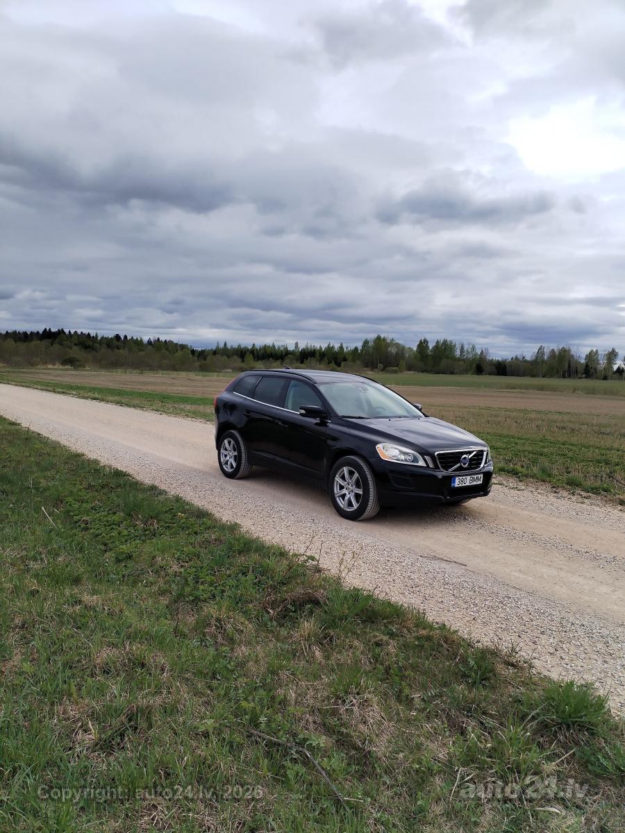 Melns Volvo XC60 2011 Tartu, ar dzinēja tilpumu 2.40 L un nobraukumu 389 tūkst. km par 8000 €, foto 3 vietnē AUTOMOTO.COM.LV