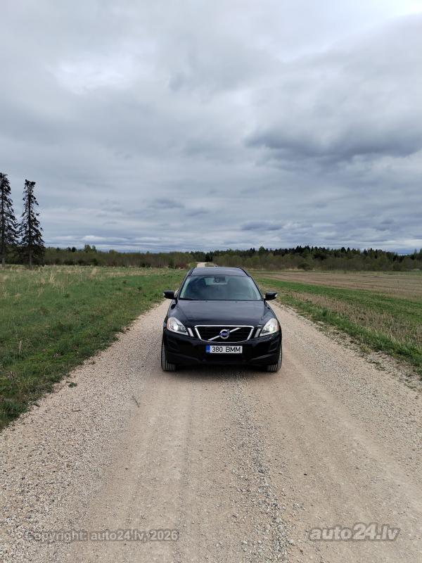 Melns Volvo XC60 2011 Tartu, ar dzinēja tilpumu 2.40 L un nobraukumu 389 tūkst. km par 8000 €, foto 4 vietnē AUTOMOTO.COM.LV