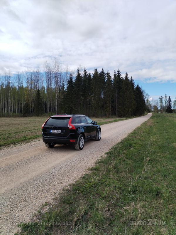 Melns Volvo XC60 2011 Tartu, ar dzinēja tilpumu 2.40 L un nobraukumu 389 tūkst. km par 8000 €, foto 7 vietnē AUTOMOTO.COM.LV