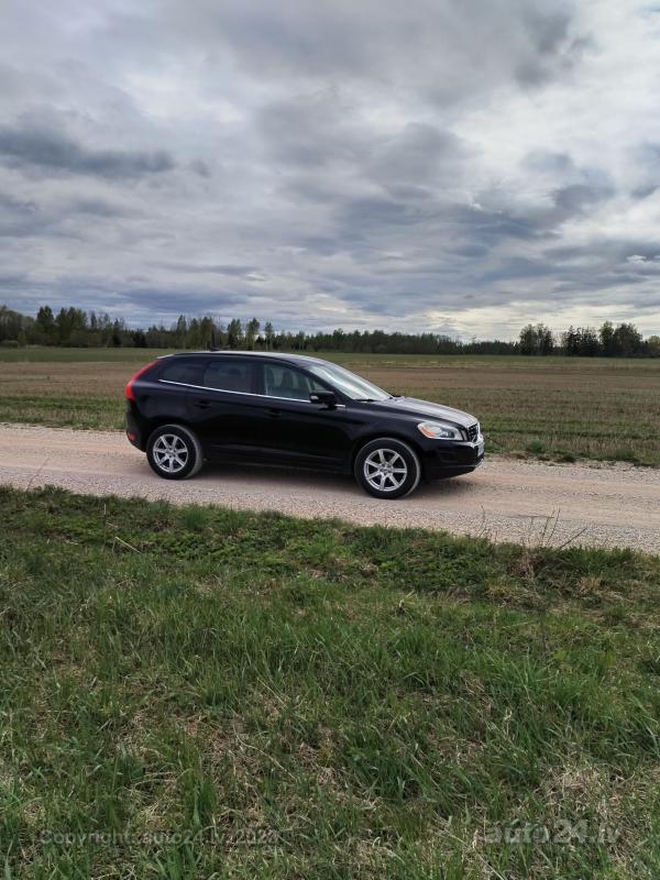 Melns Volvo XC60 2011 Tartu, ar dzinēja tilpumu 2.40 L un nobraukumu 389 tūkst. km par 8000 €, foto 9 vietnē AUTOMOTO.COM.LV