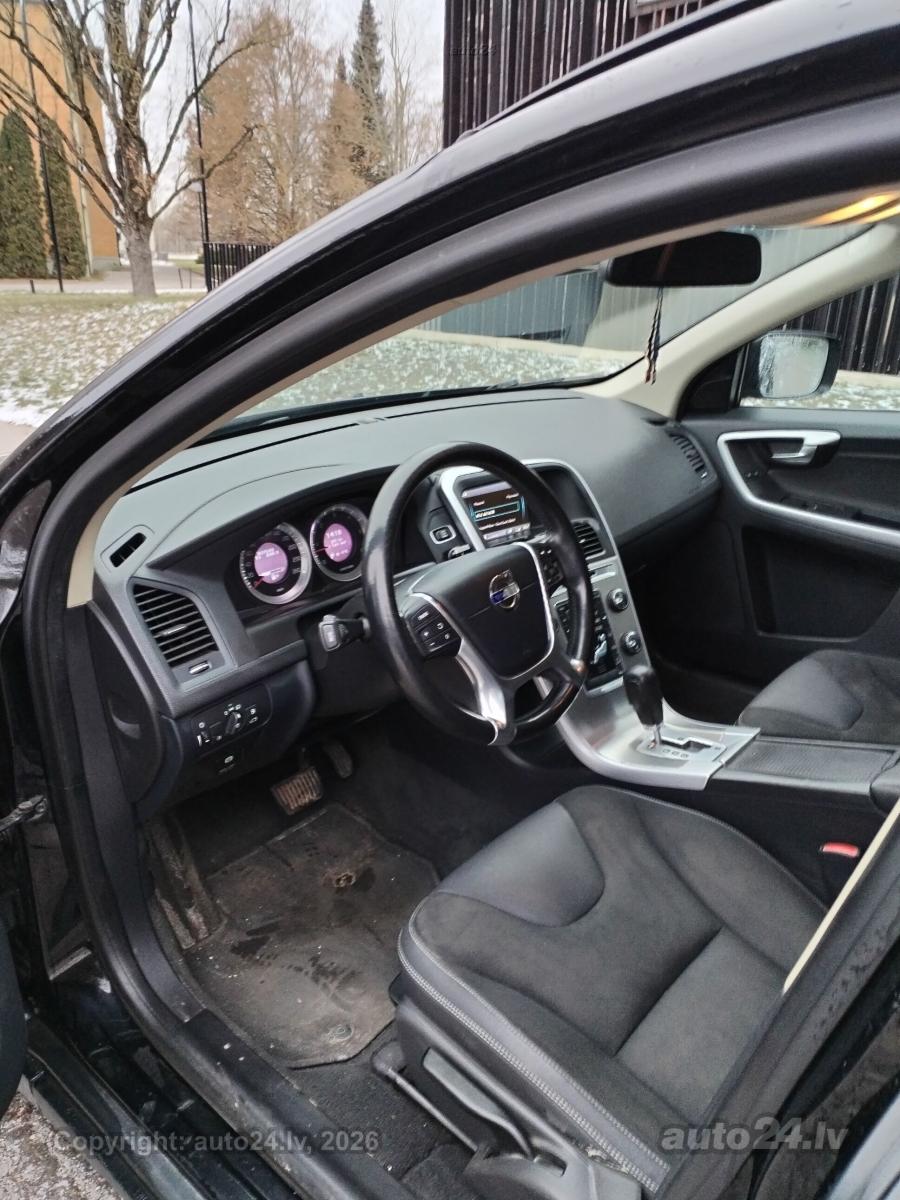 Melns Volvo XC60 2011 Tartu, ar dzinēja tilpumu 2.40 L un nobraukumu 389 tūkst. km par 8000 €, foto 12 vietnē AUTOMOTO.COM.LV