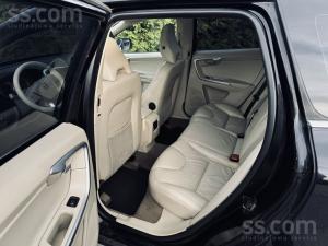 Melns Volvo XC60 2011 Daugavpils, ar dzinēja tilpumu 2.40 L un nobraukumu 249 tūkst. km par 7990 €, foto 10 vietnē AUTOMOTO.COM.LV
