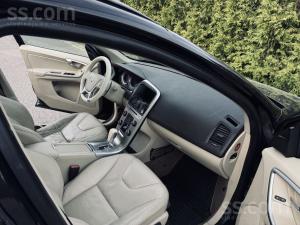 Melns Volvo XC60 2011 Daugavpils, ar dzinēja tilpumu 2.40 L un nobraukumu 249 tūkst. km par 7990 €, foto 13 vietnē AUTOMOTO.COM.LV