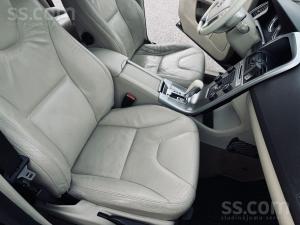 Melns Volvo XC60 2011 Daugavpils, ar dzinēja tilpumu 2.40 L un nobraukumu 249 tūkst. km par 7990 €, foto 14 vietnē AUTOMOTO.COM.LV
