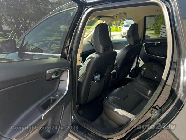 Black Volvo XC60 2013 in Tallinn, with an engine capacity of 2.40 L and mileage of 312 thousand km for 9800 €, photo 7 on AUTOMOTO.COM.LV