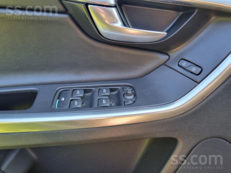 Melns Volvo XC60 2013 Rīga, ar dzinēja tilpumu 2.40 L un nobraukumu 171 tūkst. km par 12400 €, foto 7 vietnē AUTOMOTO.COM.LV